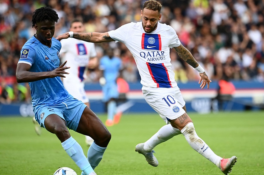 Jackson Porozo, titular en un Troyes que ofrece resistencia frente al PSG