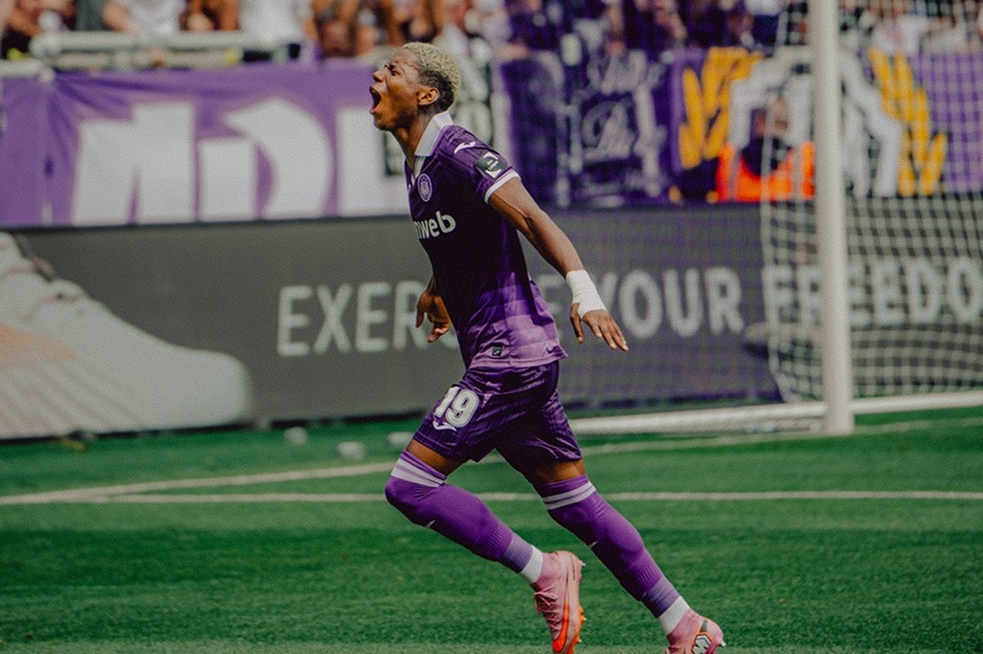 Nilson Angulo recibe la bienvenida de la Premier League