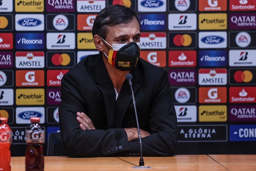 Bustos detalla la fórmula para vencer a Santos en Libertadores