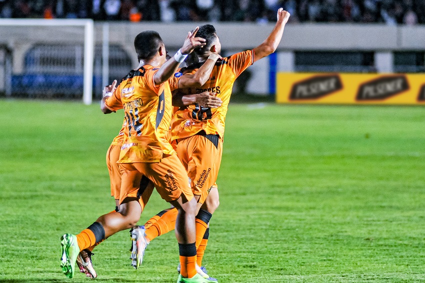 Libertad suma su primera victoria en Serie A al remontarle a Deportivo ...