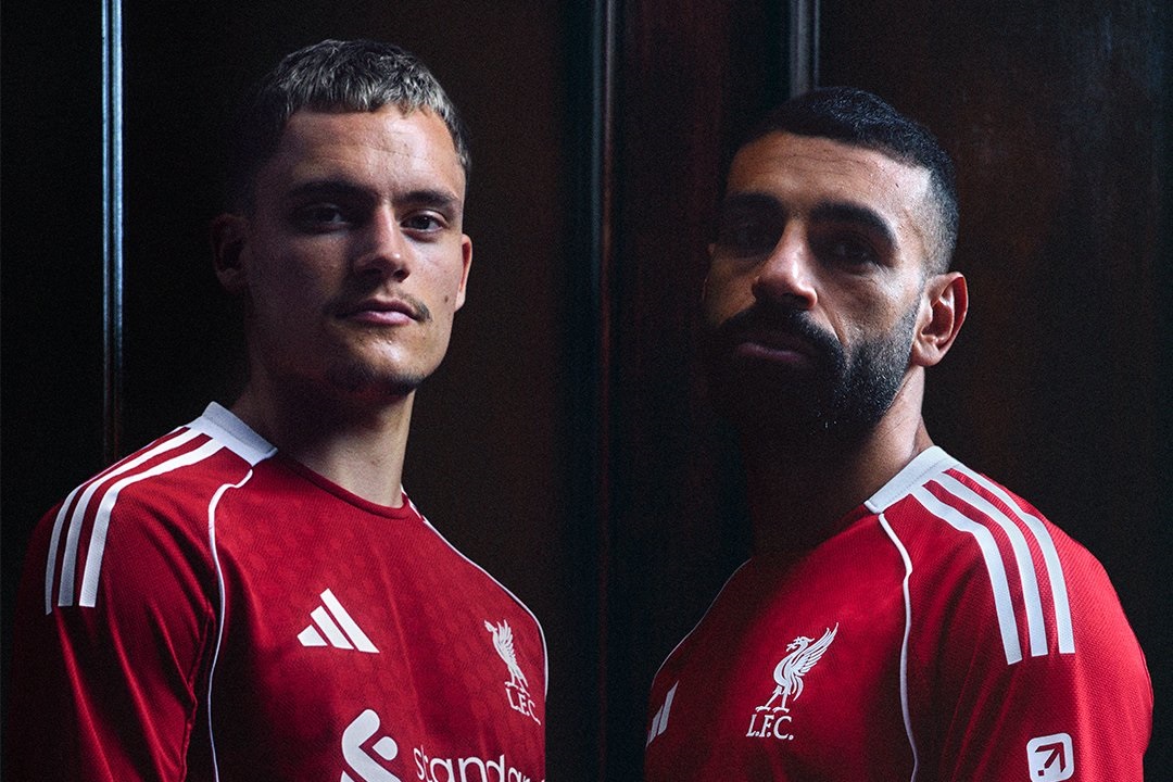 Liverpool anuncia alianza con adidas y presenta sus nuevos uniformes